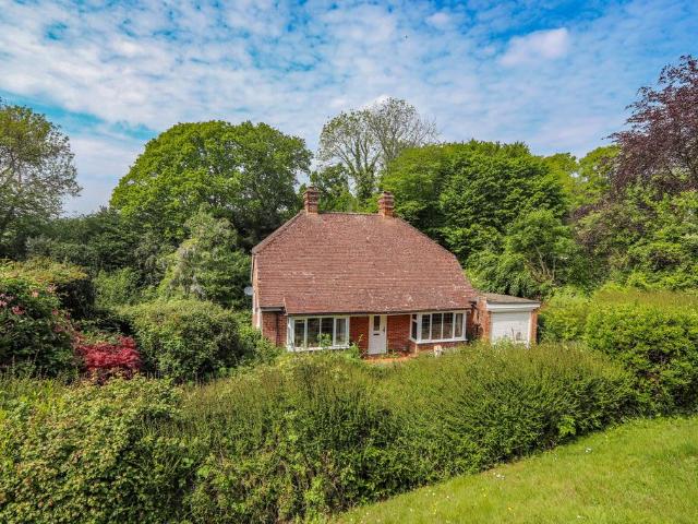 2 bedroom bungalow for sale