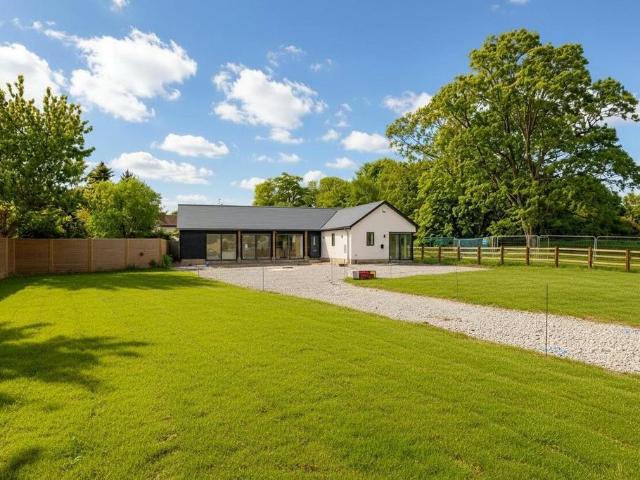 2 bedroom bungalow for sale