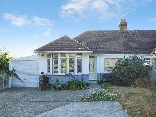 2 bedroom bungalow for sale