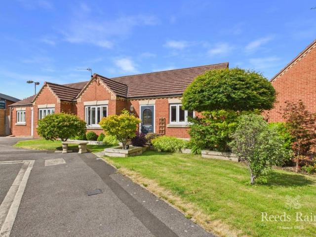 2 bedroom bungalow for sale