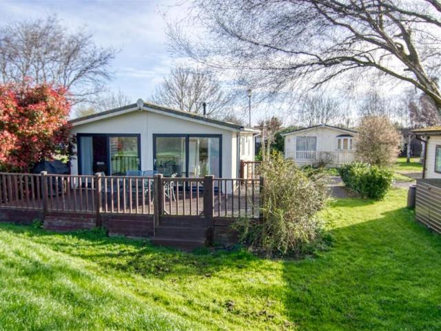 2 bedroom bungalow for sale