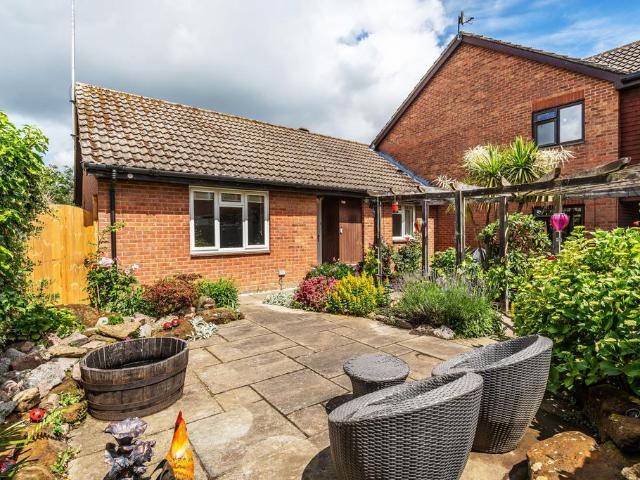 2 bedroom bungalow for sale
