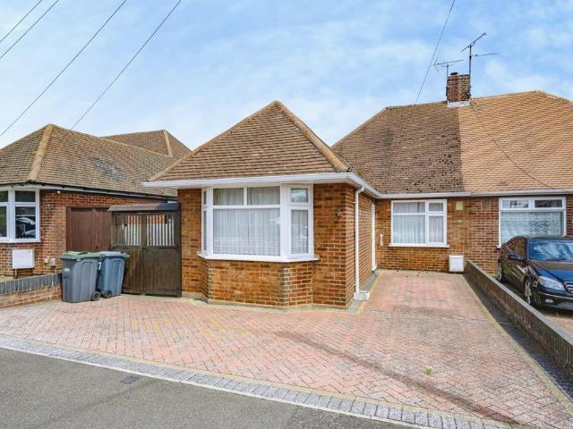 2 bedroom bungalow for sale