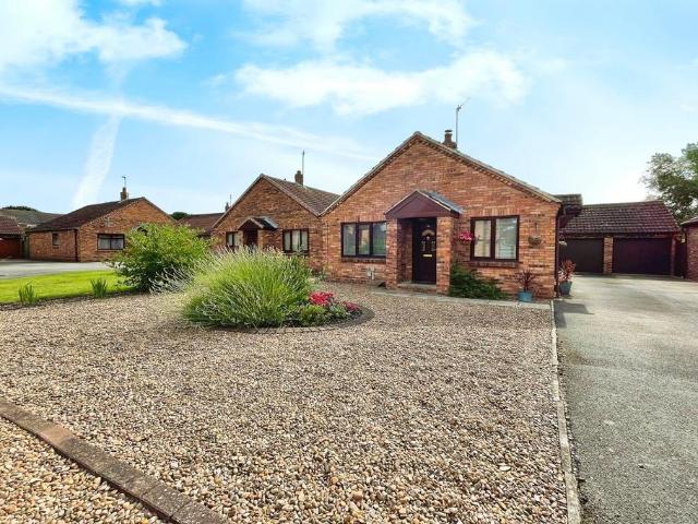 2 bedroom bungalow for sale