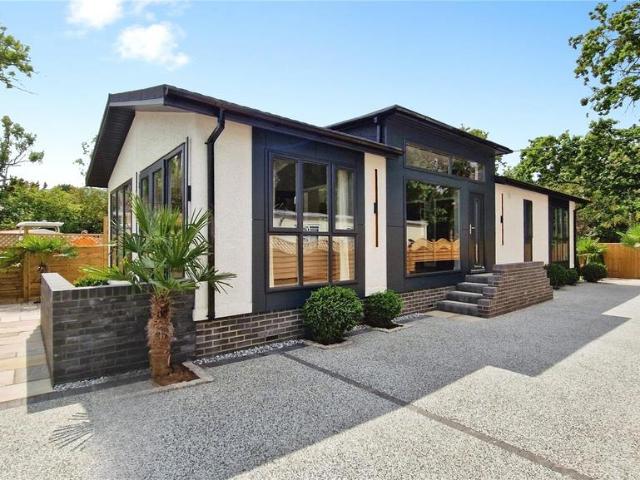 2 bedroom bungalow for sale
