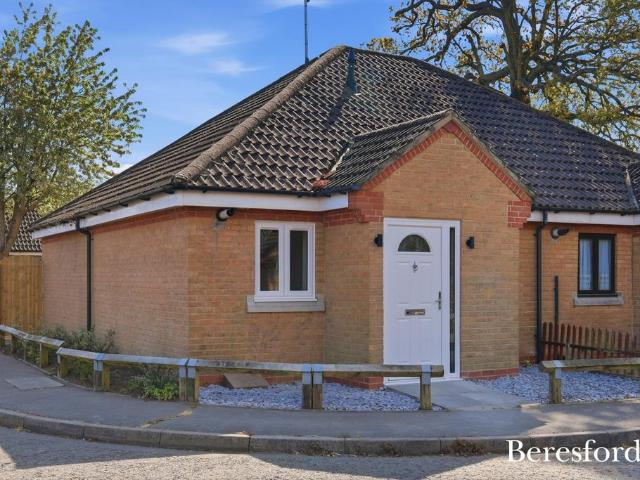 2 bedroom bungalow for sale