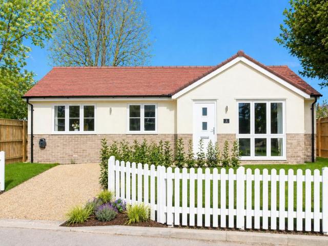 2 bedroom bungalow for sale
