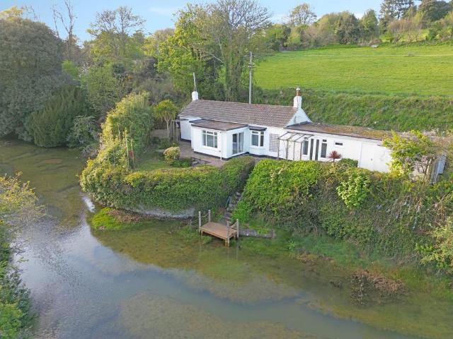 2 bedroom bungalow for sale