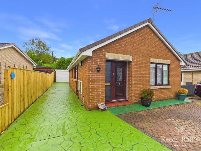 2 bedroom bungalow for sale