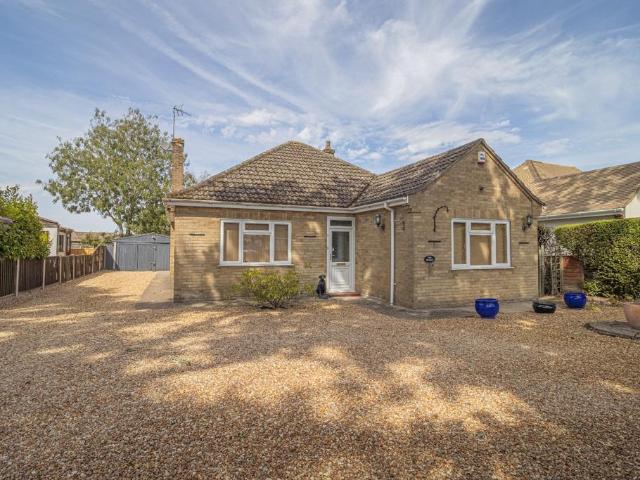 2 bedroom bungalow for sale