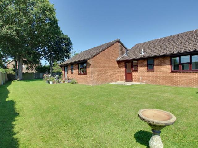 2 bedroom bungalow for sale