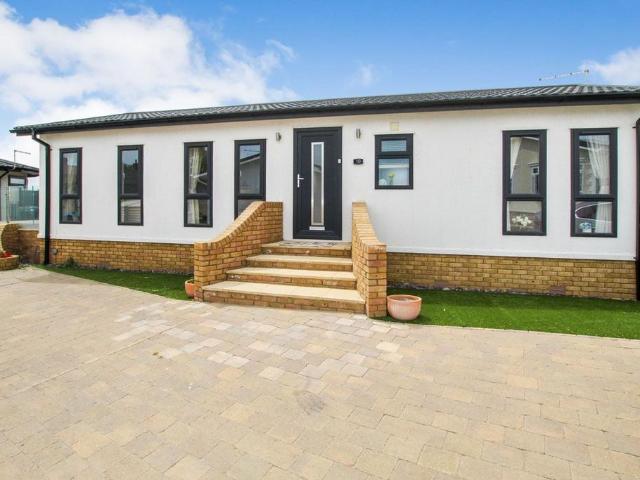 2 bedroom bungalow for sale