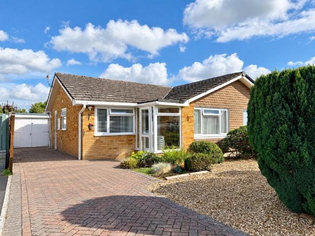 2 bedroom bungalow for sale