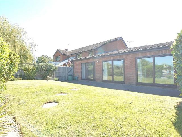 2 bedroom bungalow for sale