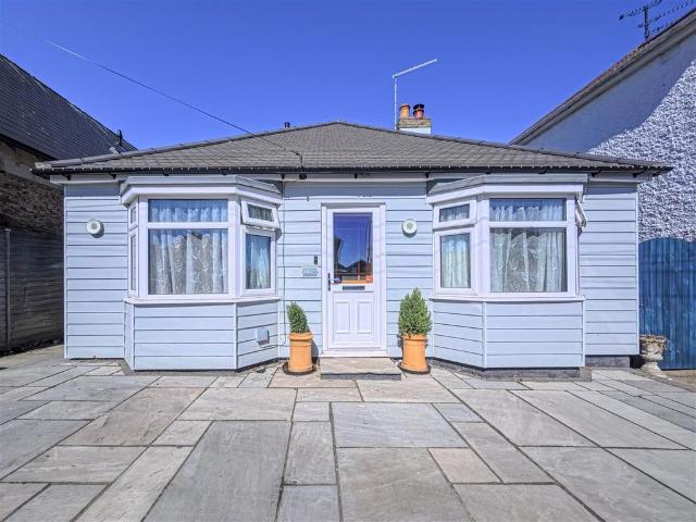 2 bedroom bungalow for sale