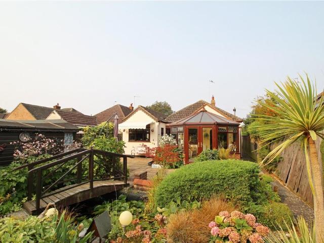 2 bedroom bungalow for sale