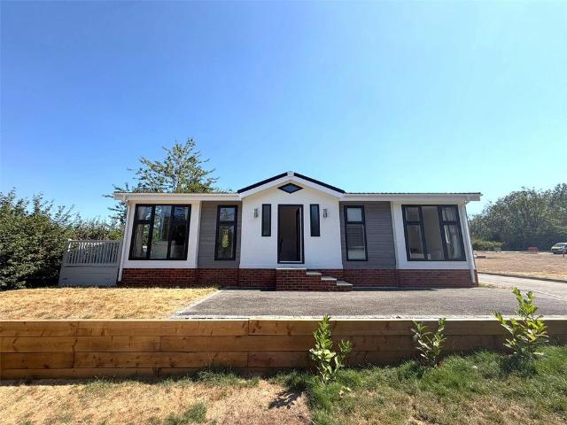 2 bedroom bungalow for sale