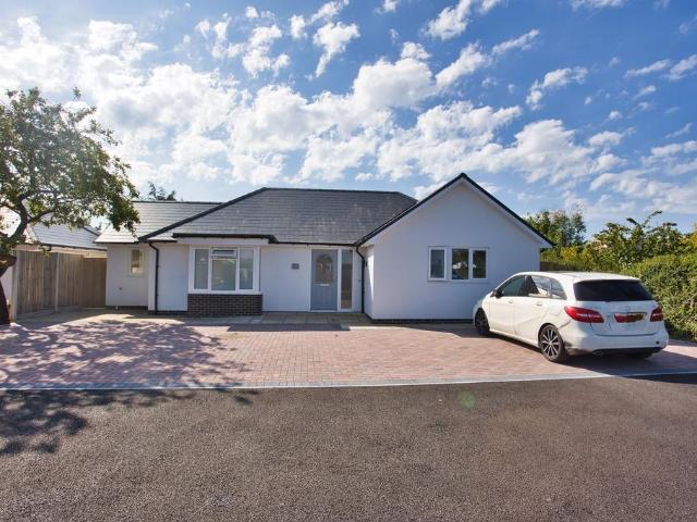 2 bedroom bungalow for sale
