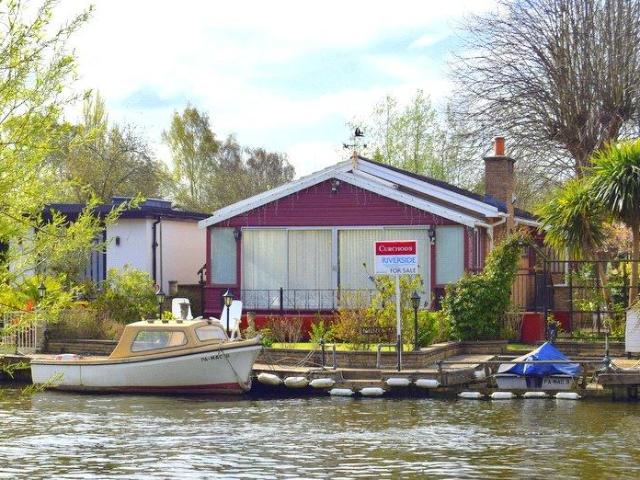 2 bedroom bungalow for sale