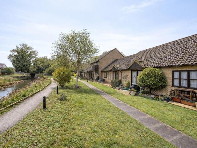 2 bedroom bungalow for sale
