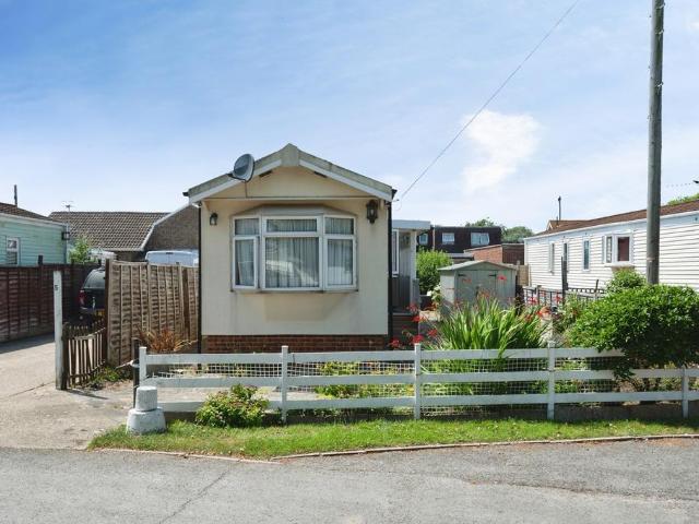 2 bedroom bungalow for sale