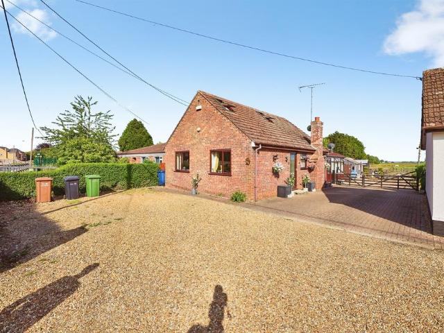 2 bedroom bungalow for sale
