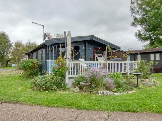2 bedroom bungalow for sale