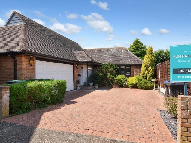 2 bedroom bungalow for sale