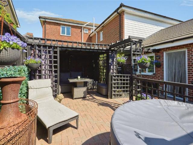 2 bedroom bungalow for sale