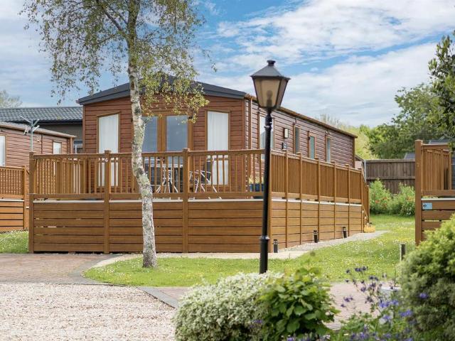 2 bedroom detached house for sale