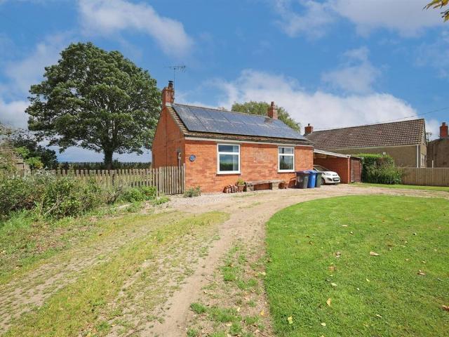 2 bedroom bungalow for sale