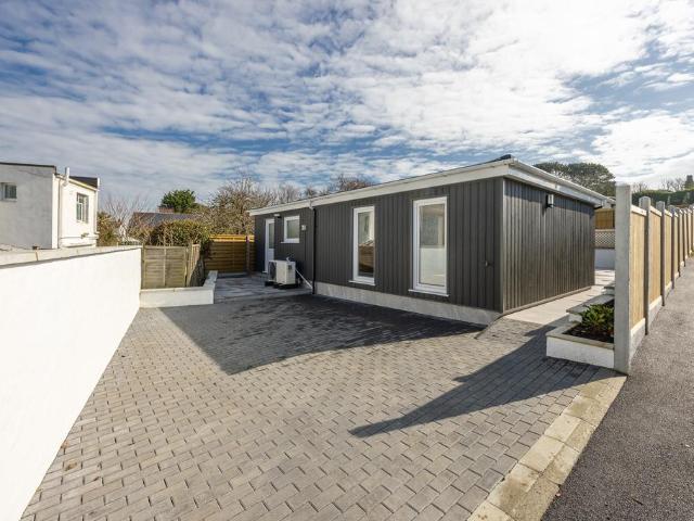 2 bedroom bungalow for sale