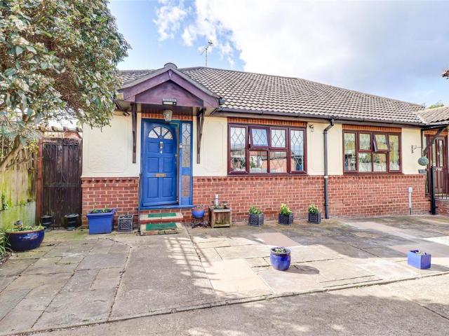 2 bedroom bungalow for sale