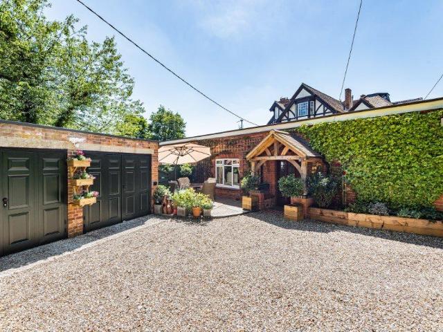2 bedroom bungalow for sale