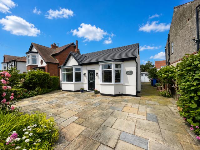 2 bedroom bungalow for sale