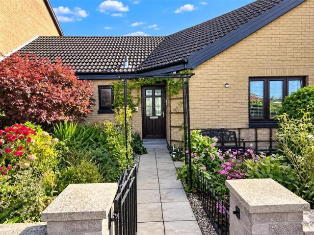 2 bedroom bungalow for sale