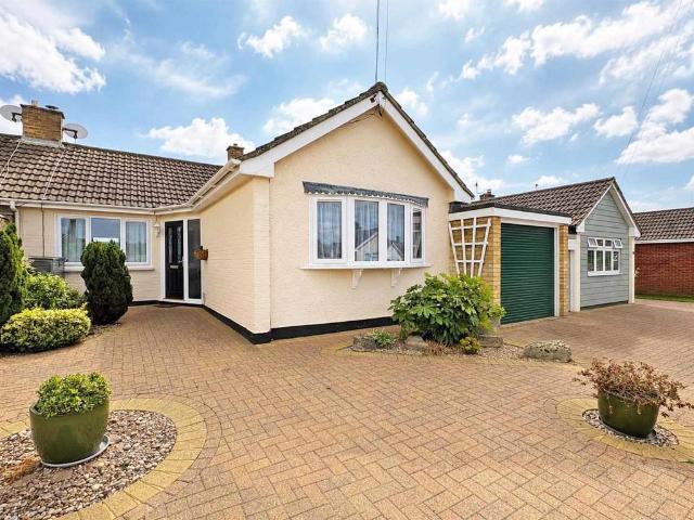 2 bedroom bungalow for sale