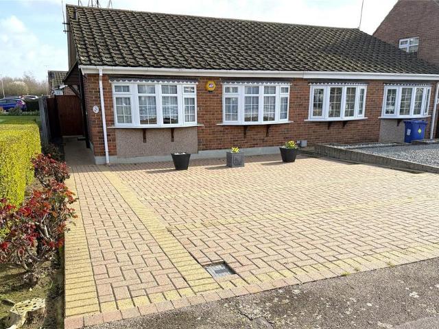 2 bedroom bungalow for sale