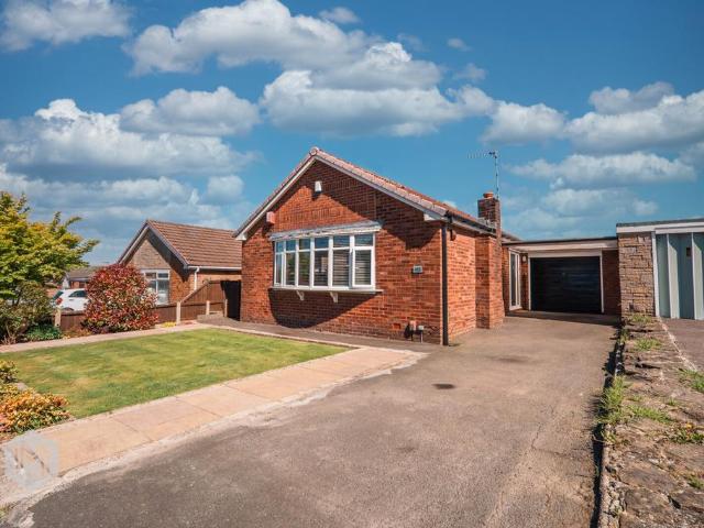 2 bedroom link detached house for sale