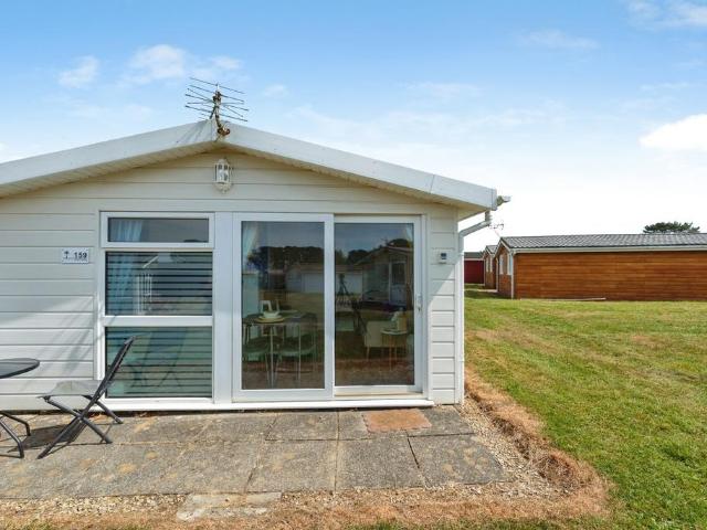 2 bedroom bungalow for sale