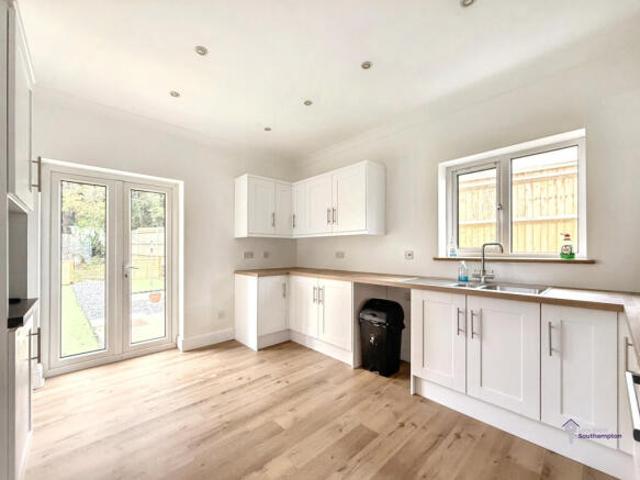 2 bedroom bungalow for sale in 2 Caxton Avenue, SO19