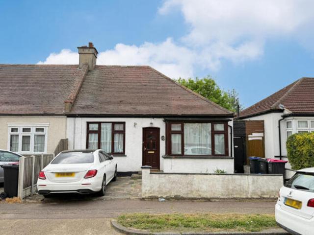 2 bedroom bungalow for sale in 60 Eastcote Grove, Southend on Sea, Essex, SS2