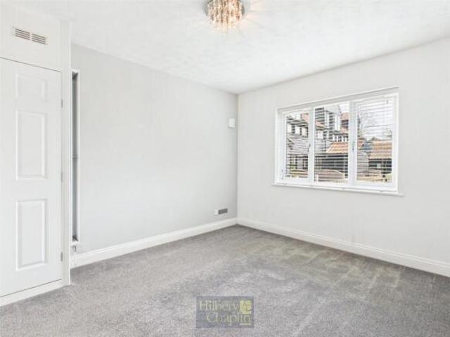 2 bedroom bungalow for sale in Coxtie Green Road, Pilgrims Hatch, Brentwood, Essex, CM14