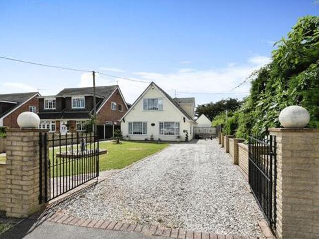 2 Bedroom Bungalow For Sale In Chelmsford, Essex