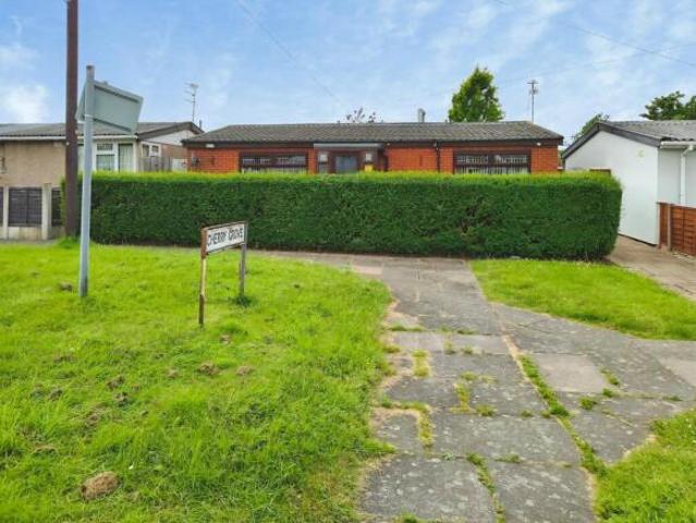 2 bedroom bungalow for sale in Cherry Grove, Wolverhampton, West Midlands, WV11