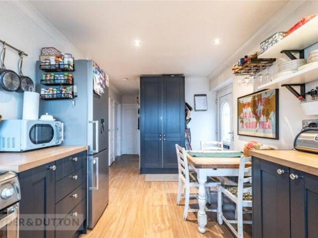 2 bedroom bungalow for sale in Chiltern Avenue, Lindley, Huddersfield, West Yorkshire, HD3