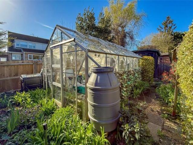 2 bedroom bungalow for sale in Chiltern Road, St. Albans, Hertfordshire, AL4