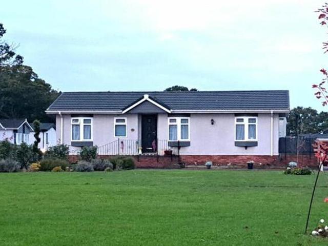 2 Bedroom Bungalow For Sale In Clacton Road, Weeley