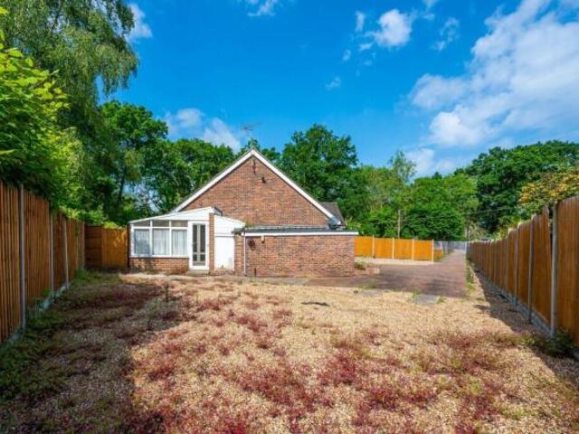 2 bedroom bungalow for sale in Claron, Guildford, GU2