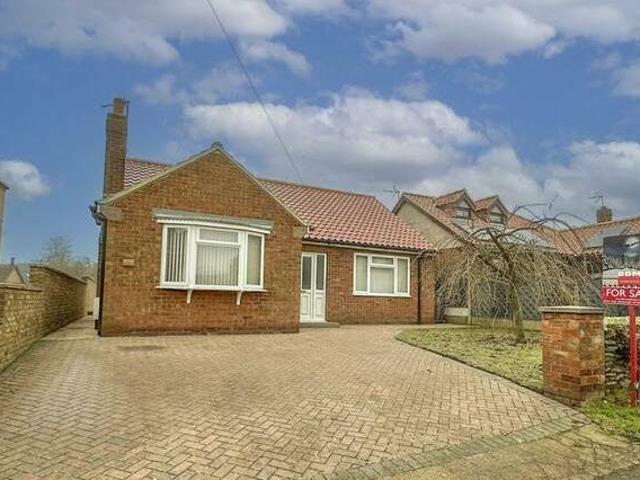2 bedroom bungalow for sale in Cross Tree Lane Messingham DN17